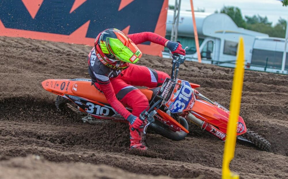 Rookie Report: Super Siblings James & Lucy Barker tackle Adult ...