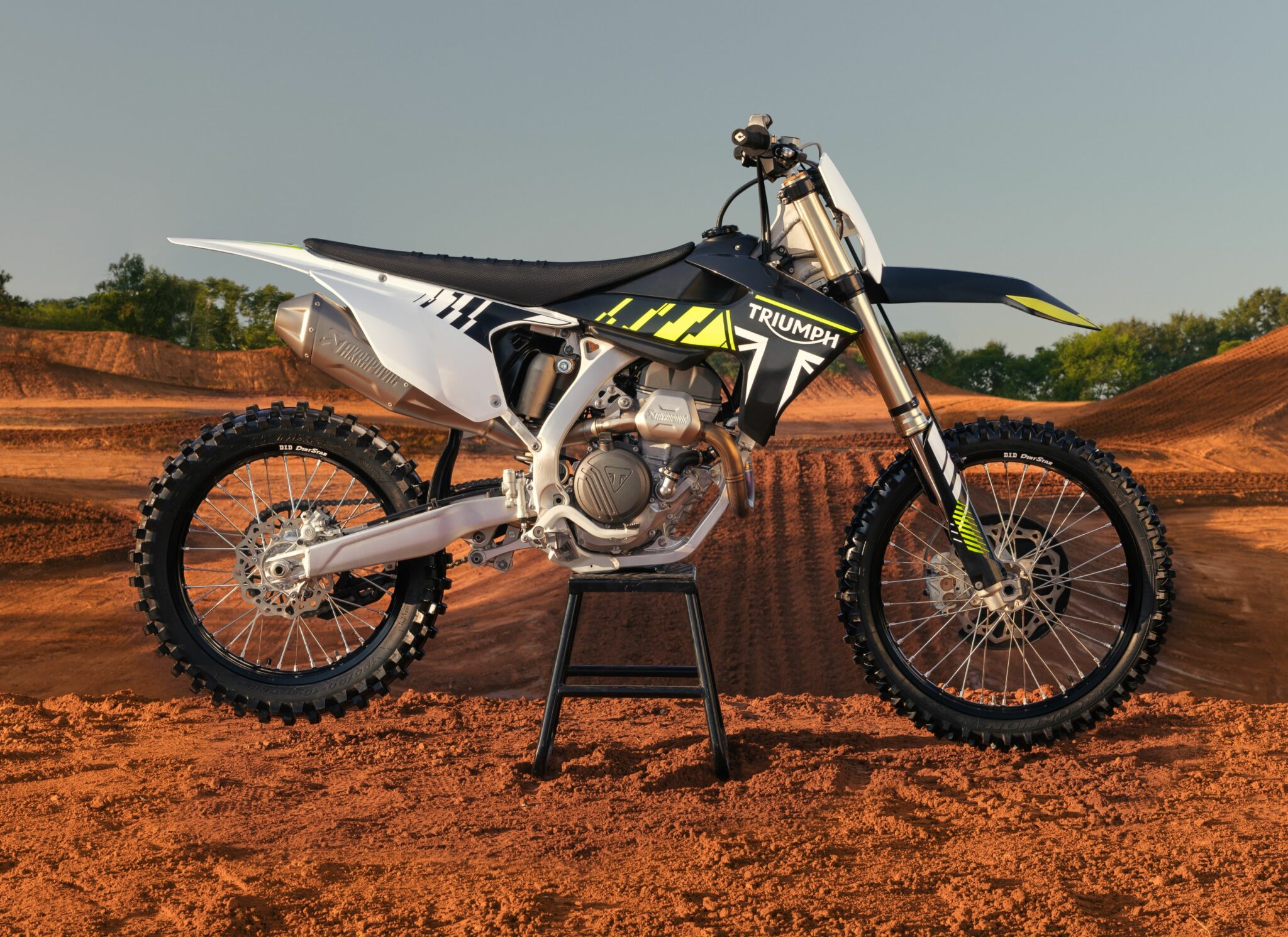 Triumph reveals their new Motocross machine: The TF 250-X! - Dirt Hub