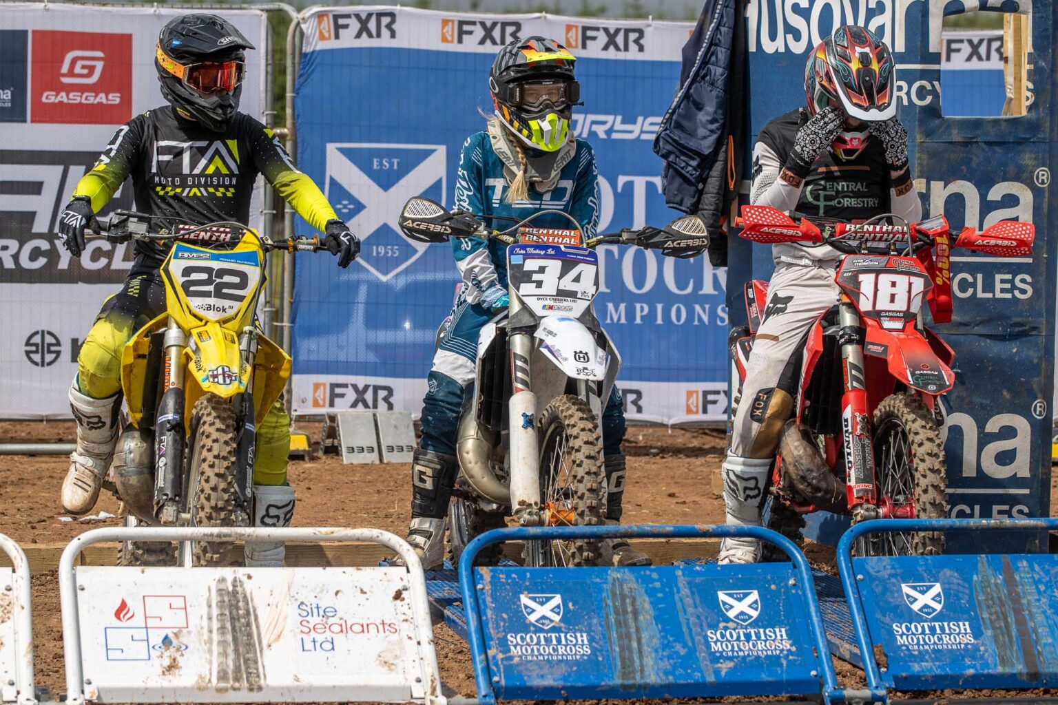 McCormick & Mewse dominate at Duns! 2024 Scottish Motocross ...