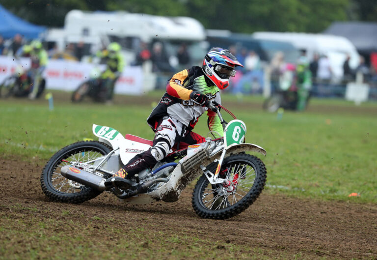 Wirtzfield and Cossar win in the rain! 2024 Bantasia Grasstrack - Race ...