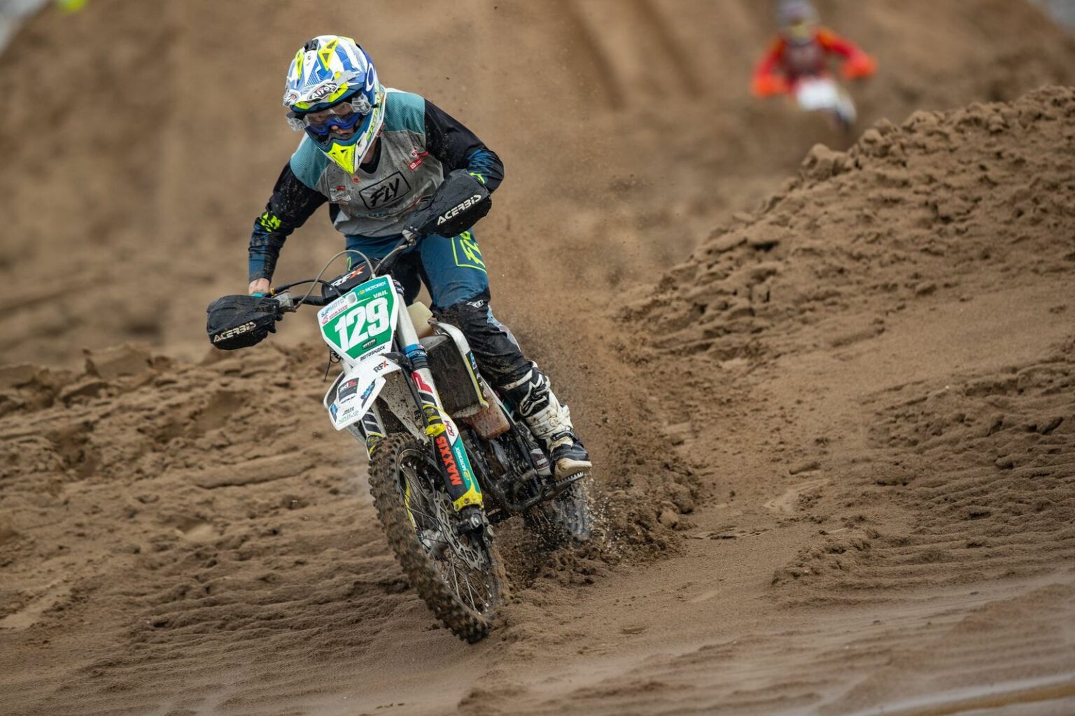 Josh Vail storms the beach at Weston! 2022 Weston Beach Race - 85cc ...