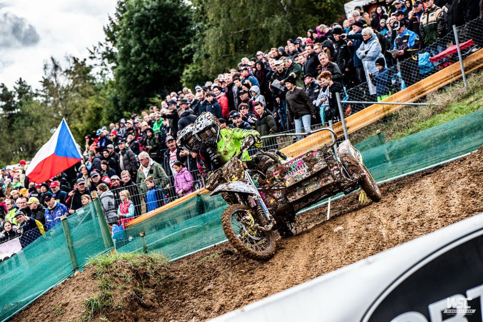 Bax & Cermak take the title by four points! 2022 World Sidecarcross ...