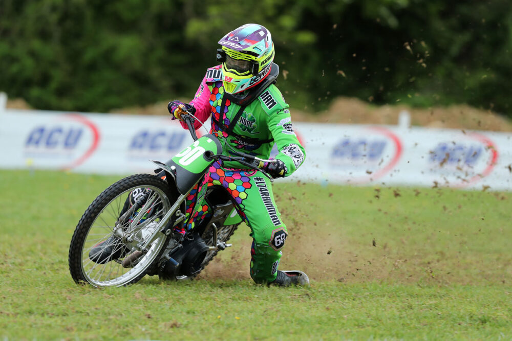 Wirtzfield and Cossar win in the rain! 2024 Bantasia Grasstrack - Race ...