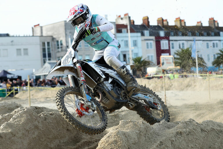 Carpenter, Nash & Horn triumph at 2023 Weymouth Beach Race - Race ...