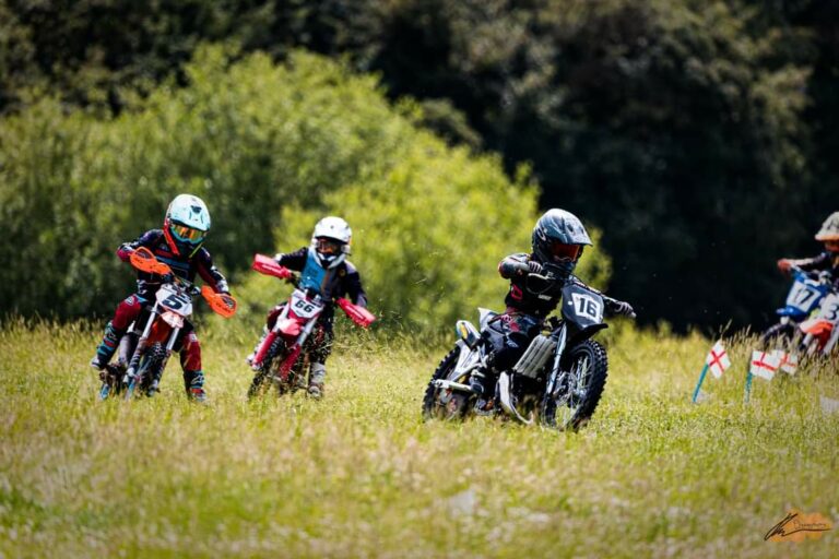 Flying Fin! 2023 Formula Grasstrack Championship Round 5 - Race Report ...