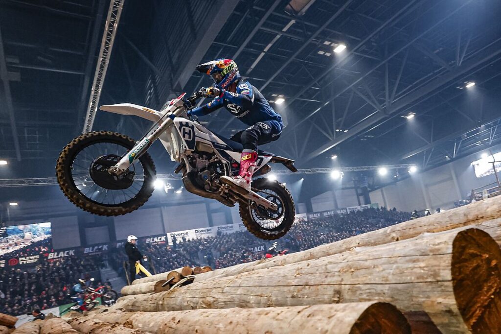 Billy Bolt extends 2025 SuperEnduro Championship lead with victory in ...