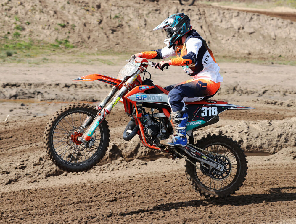 Ray makes hay at Preston Docks! 2024 AMCA British Motocross ...