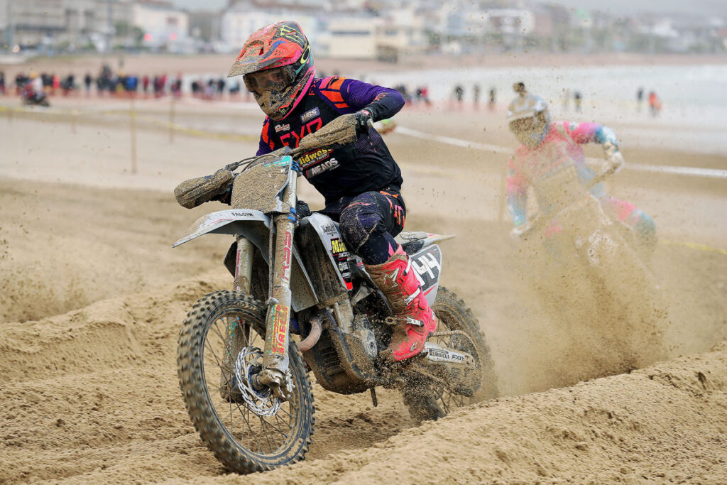 Shipton storms the 2024 Weymouth Beach Race - Race Report & Results ...