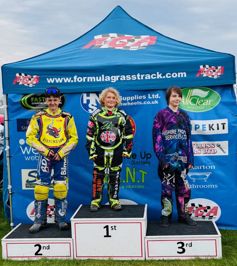 Broadhurst bags Round 1 win! 2025 Formula Grasstrack Championship ...